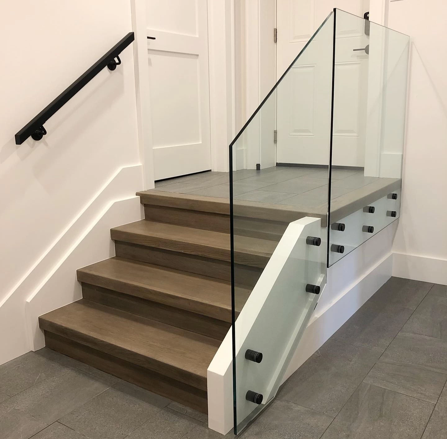 Several popular glass holders for glass railings